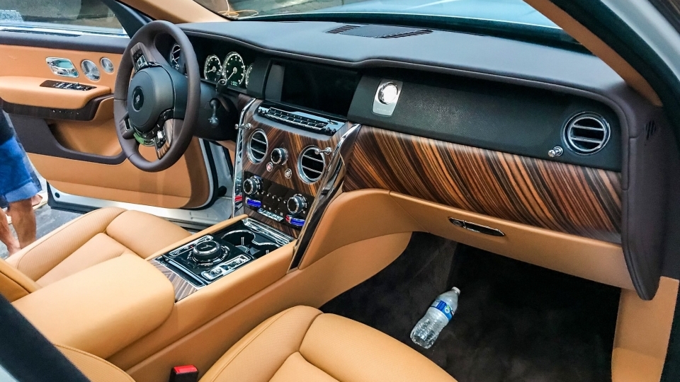 Bên trong Rolls-Royce Cullinan đầu tiên Việt Nam có gì
