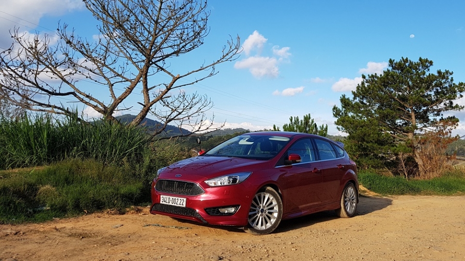 Toàn cảnh Ford Focus EcoBoost: Xe dành cho người thích cầm lái