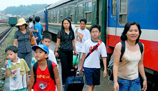 Tp. HCM: Vé sai tên và số CMND, hành khách không được lên tàu